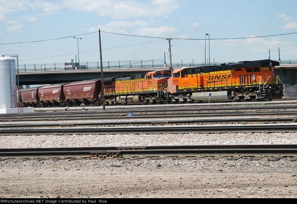 BNSF 5286 & BNSF 7555 Helpers On South Bound Covered Hopper Train